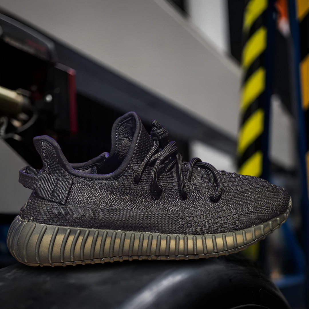 Yeezy Shoe 350 Black - Shoes Hub Online